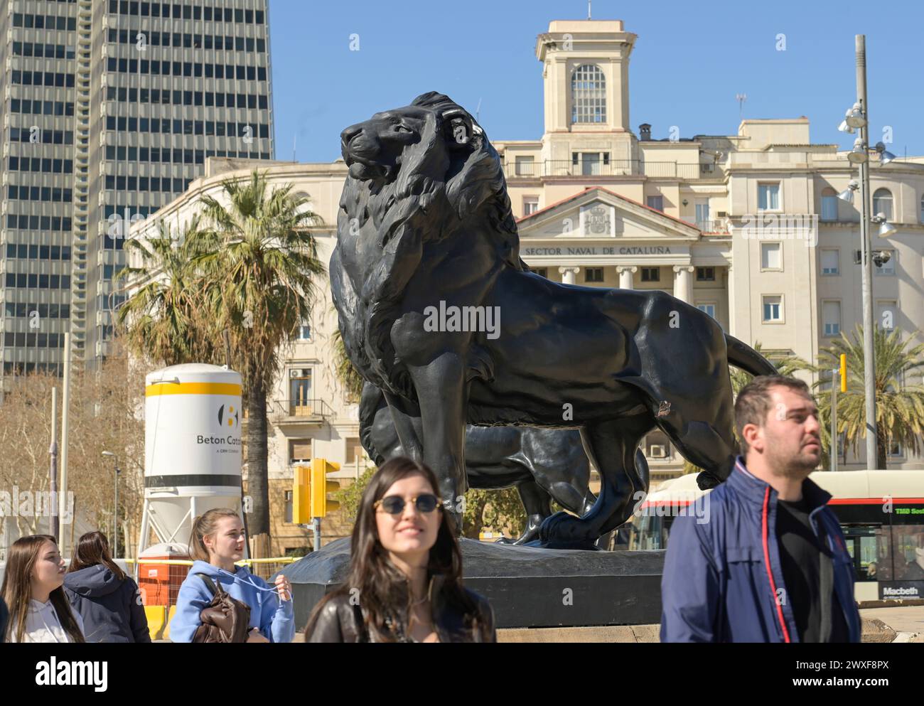 Bronzelöwen, Monument a Colom, Barcelona, Katalonien, Spanien Stock ...