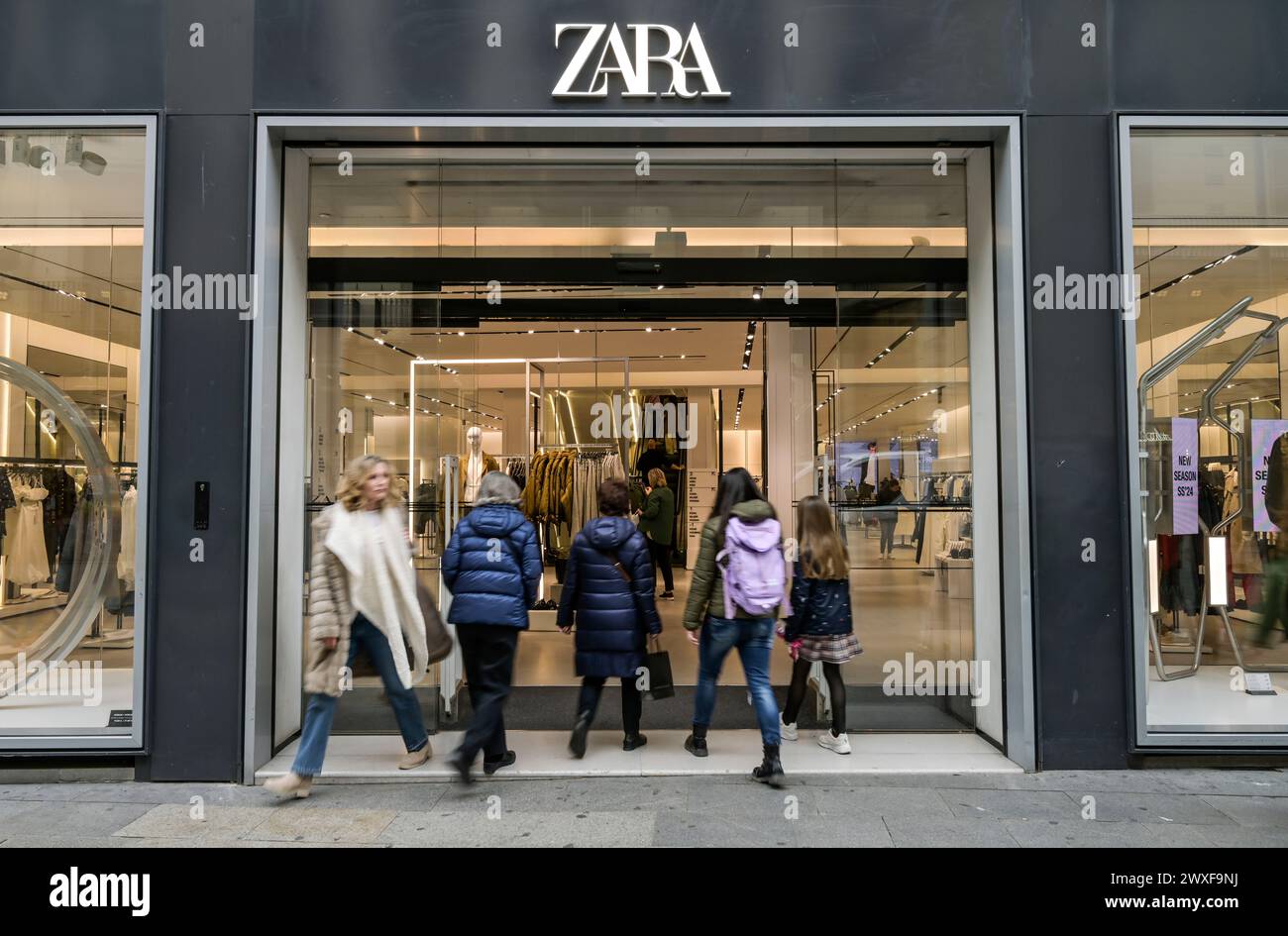 Avda del portal de langel hi-res stock photography and images - Alamy