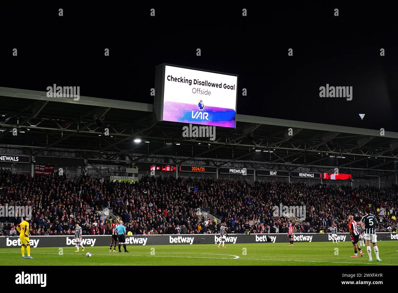 Var goal check on big screen hi-res stock photography and images - Alamy