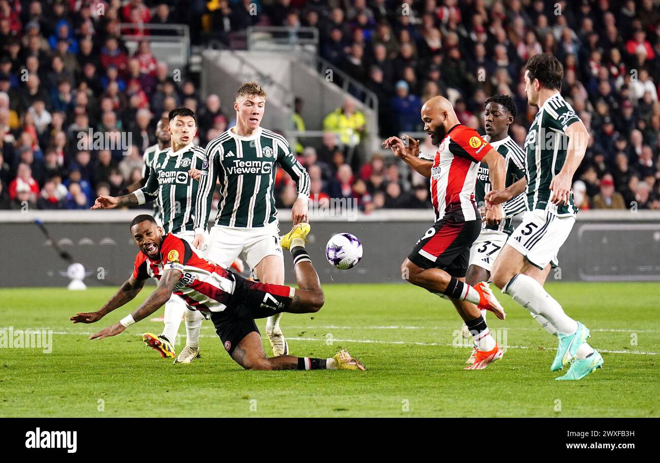 Var goal check on big screen hi-res stock photography and images - Alamy