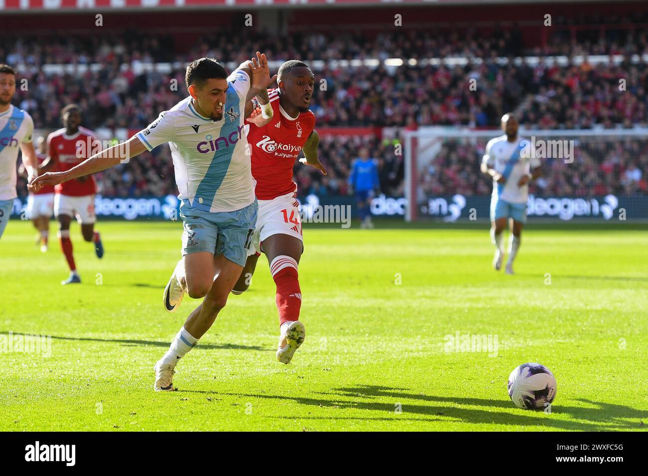 Callum Hudson-Odoi of Nottingham Forest battles with Daniel Munoz of ...