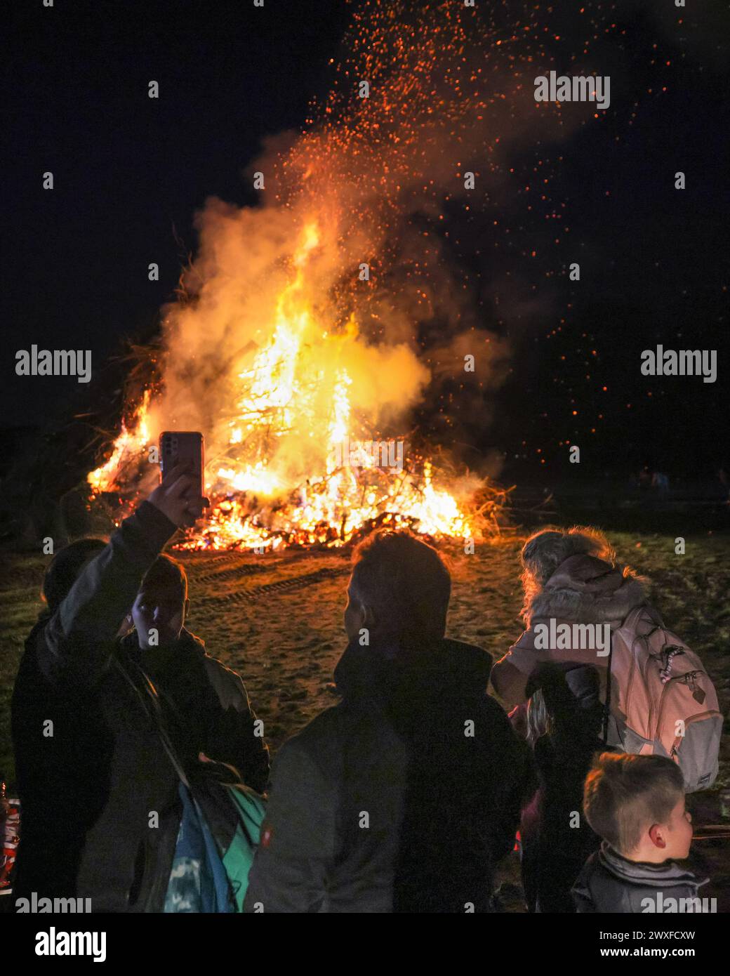 Sythen, NRW, Germany. 30th Mar, 2024. Locals and visitors gather for ...