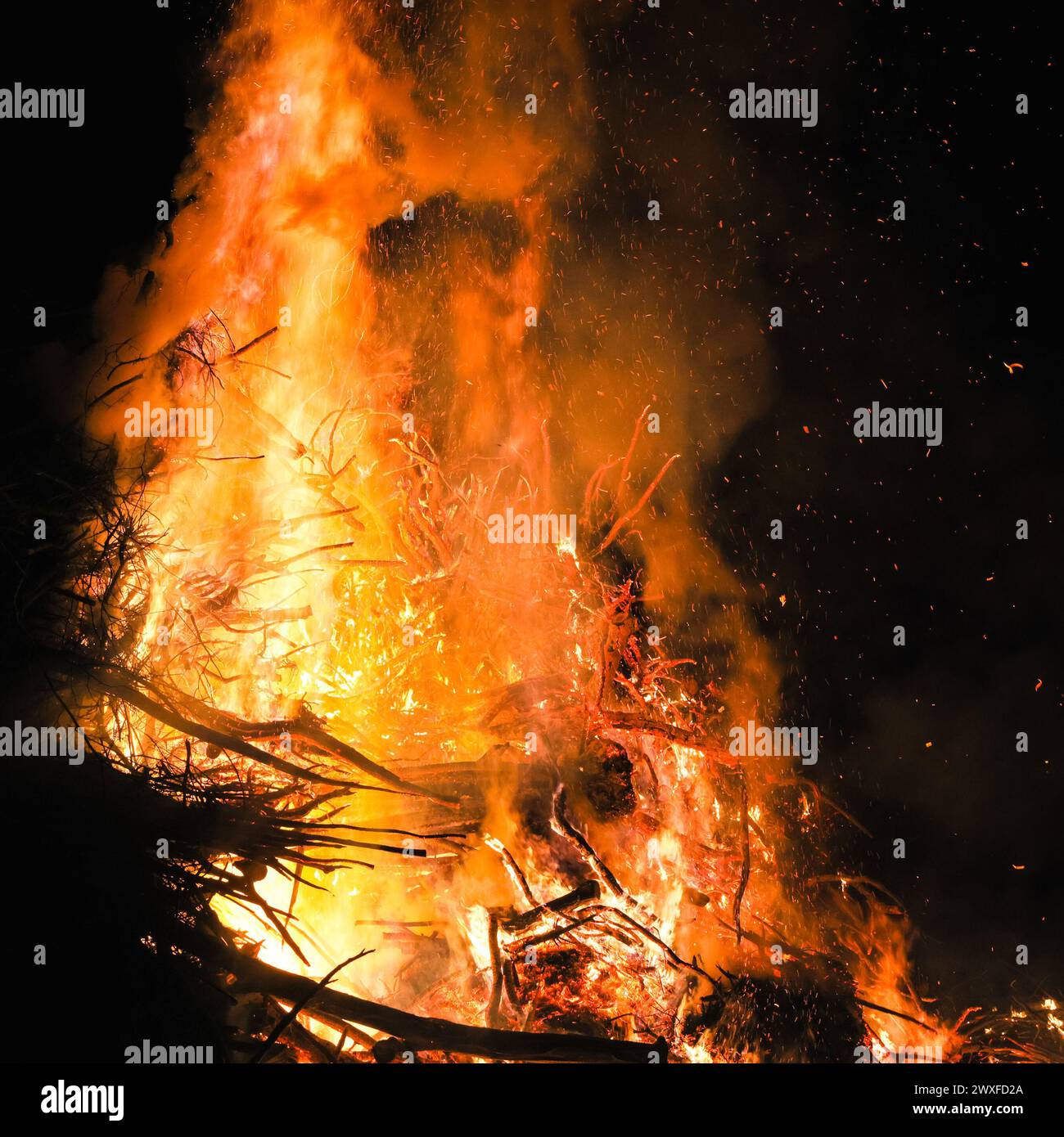 Sythen, NRW, Germany. 30th Mar, 2024. Locals and visitors gather for ...