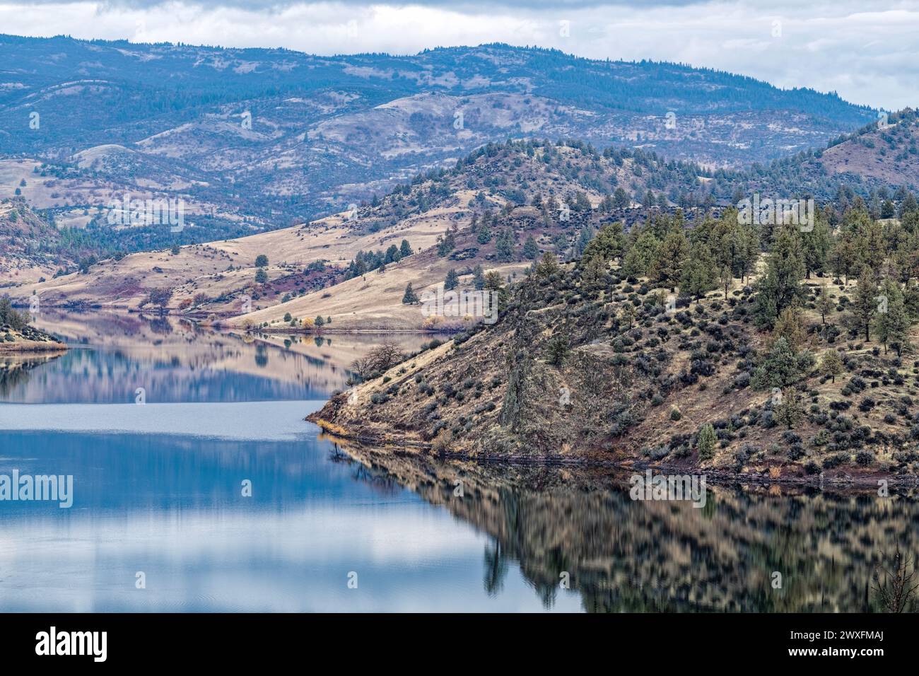 Iron gate dam klamath river hi-res stock photography and images - Alamy