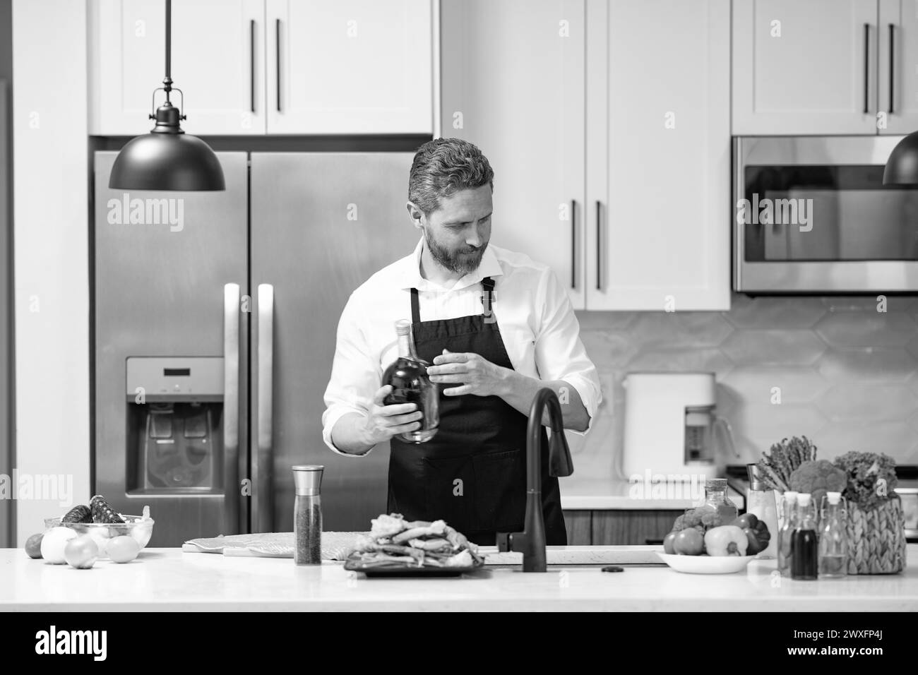 man cooking healthy food in the restaurant kitchen Stock Photo - Alamy