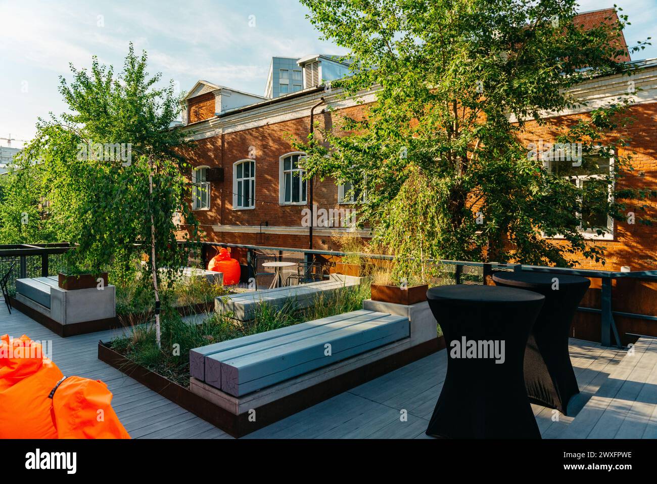 Rooftop backdrop hi-res stock photography and images - Alamy