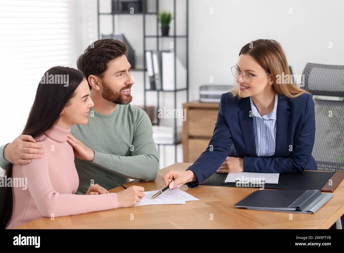 Couple signing document hi-res stock photography and images - Alamy