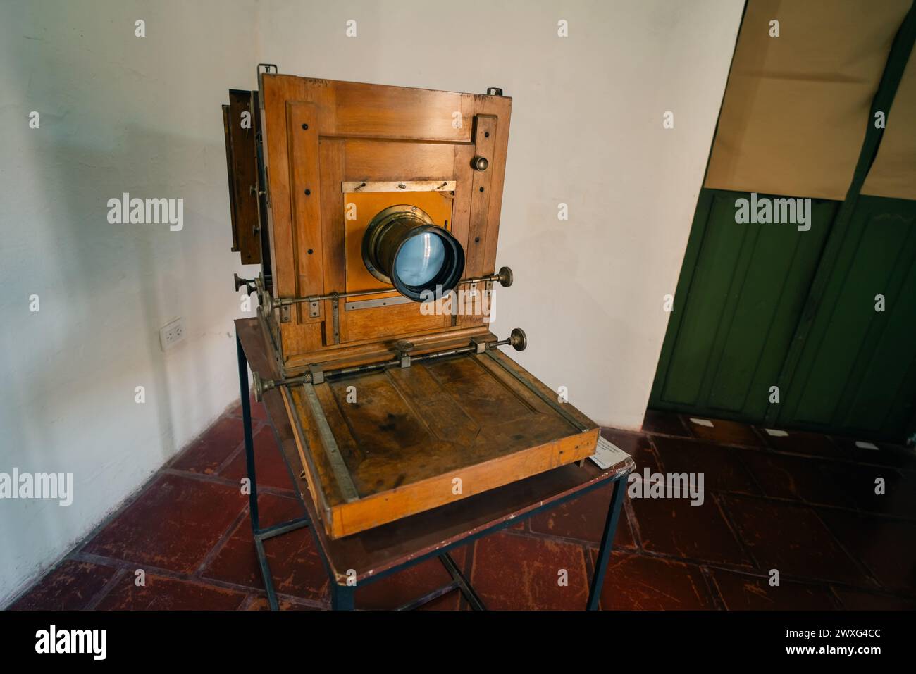 Large studio plate cameras hi-res stock photography and images - Alamy