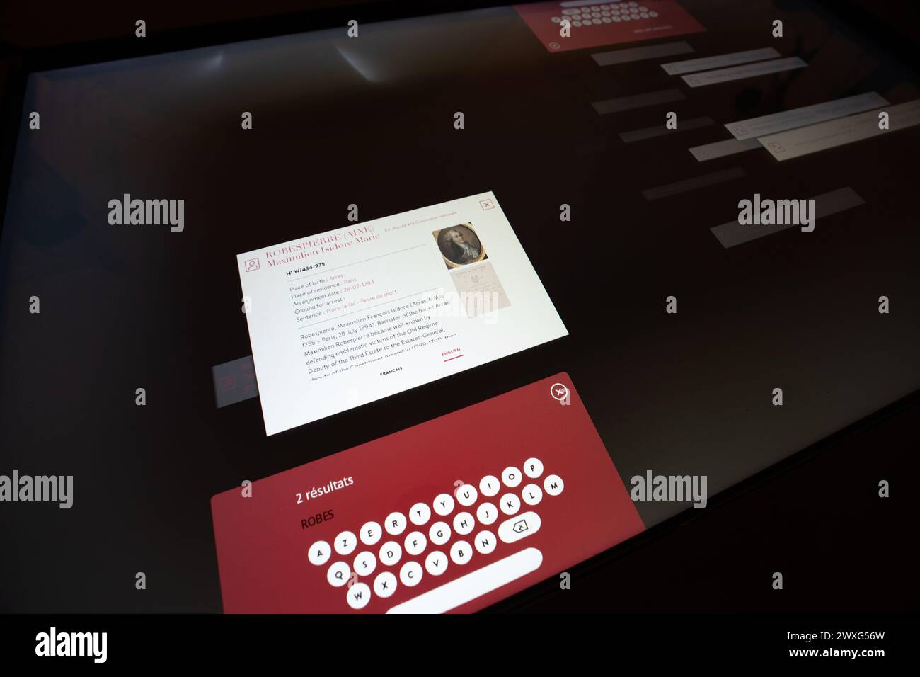 Multitouch table for consulting the documentary archive files of the ...