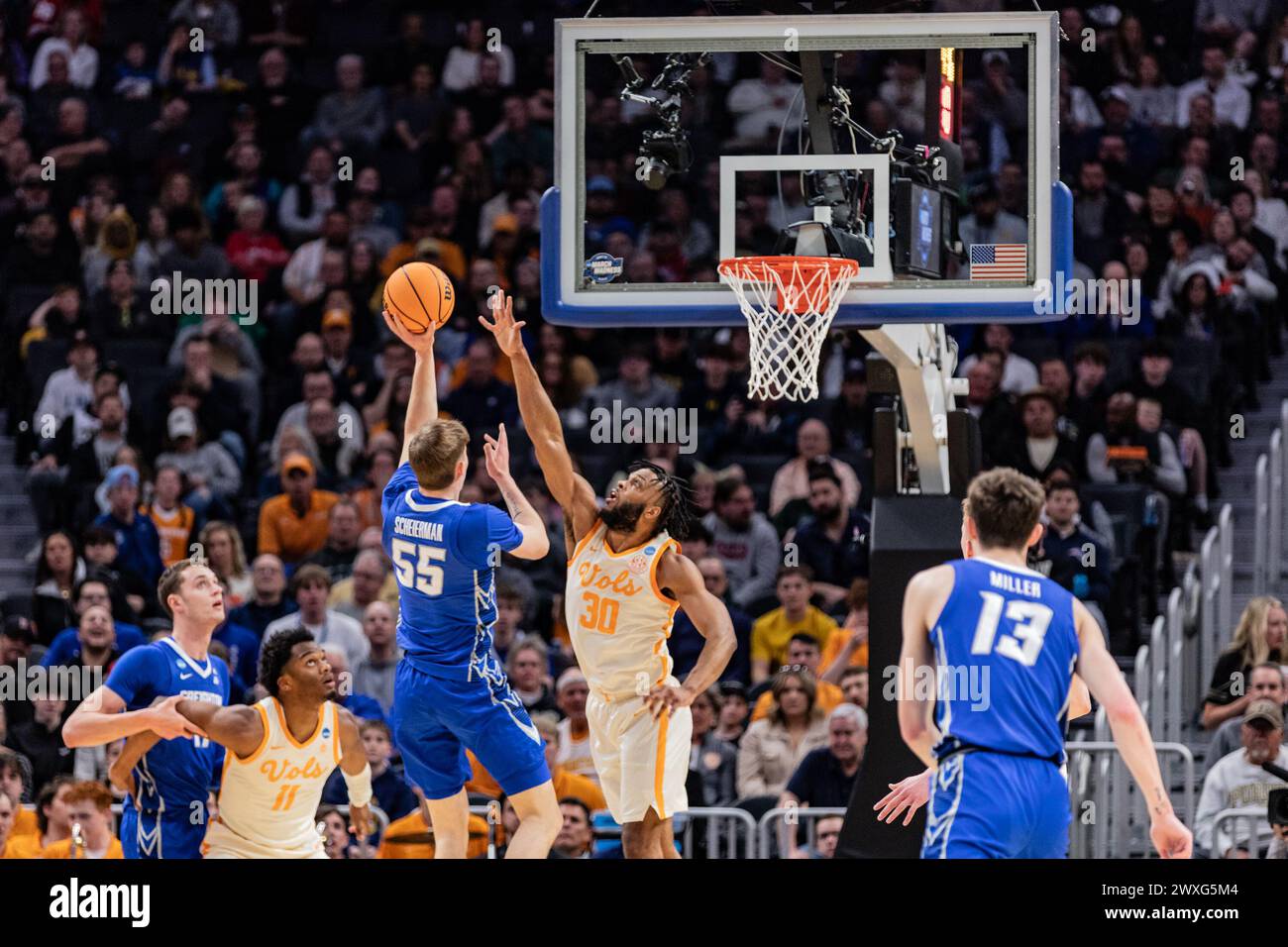 Detroit, United States. 29th Mar, 2024. Baylor Scheierman (L) of ...