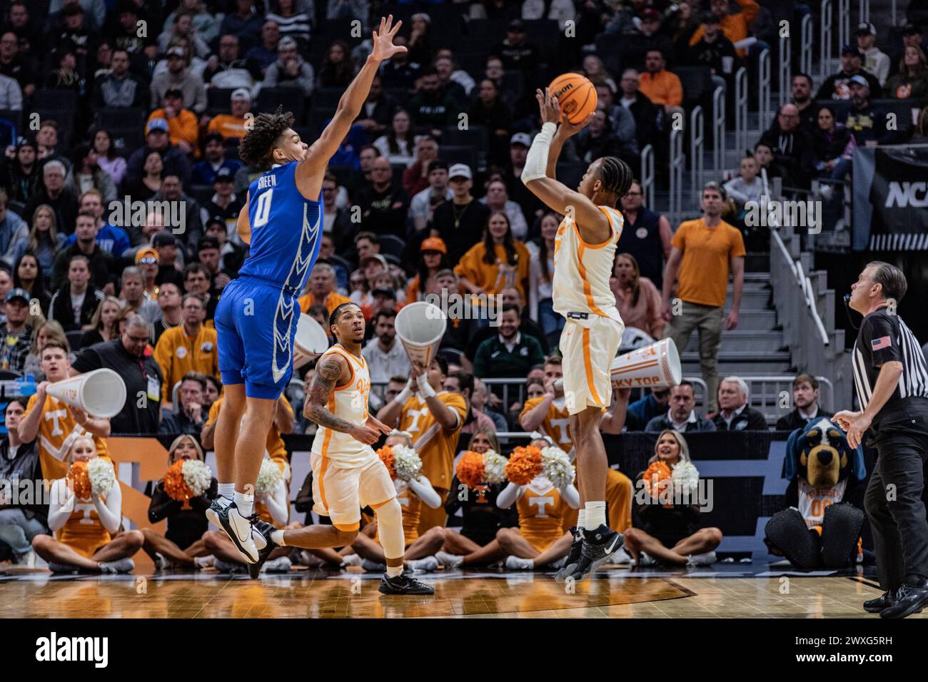 Detroit, United States. 29th Mar, 2024. Tobe Awaka (R) of Tennessee ...