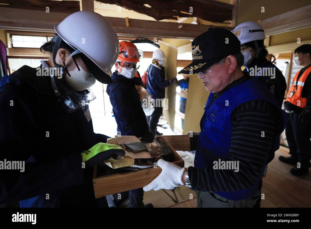 Volunteers help to clean up at disaster-stricken houses in Wajima City ...