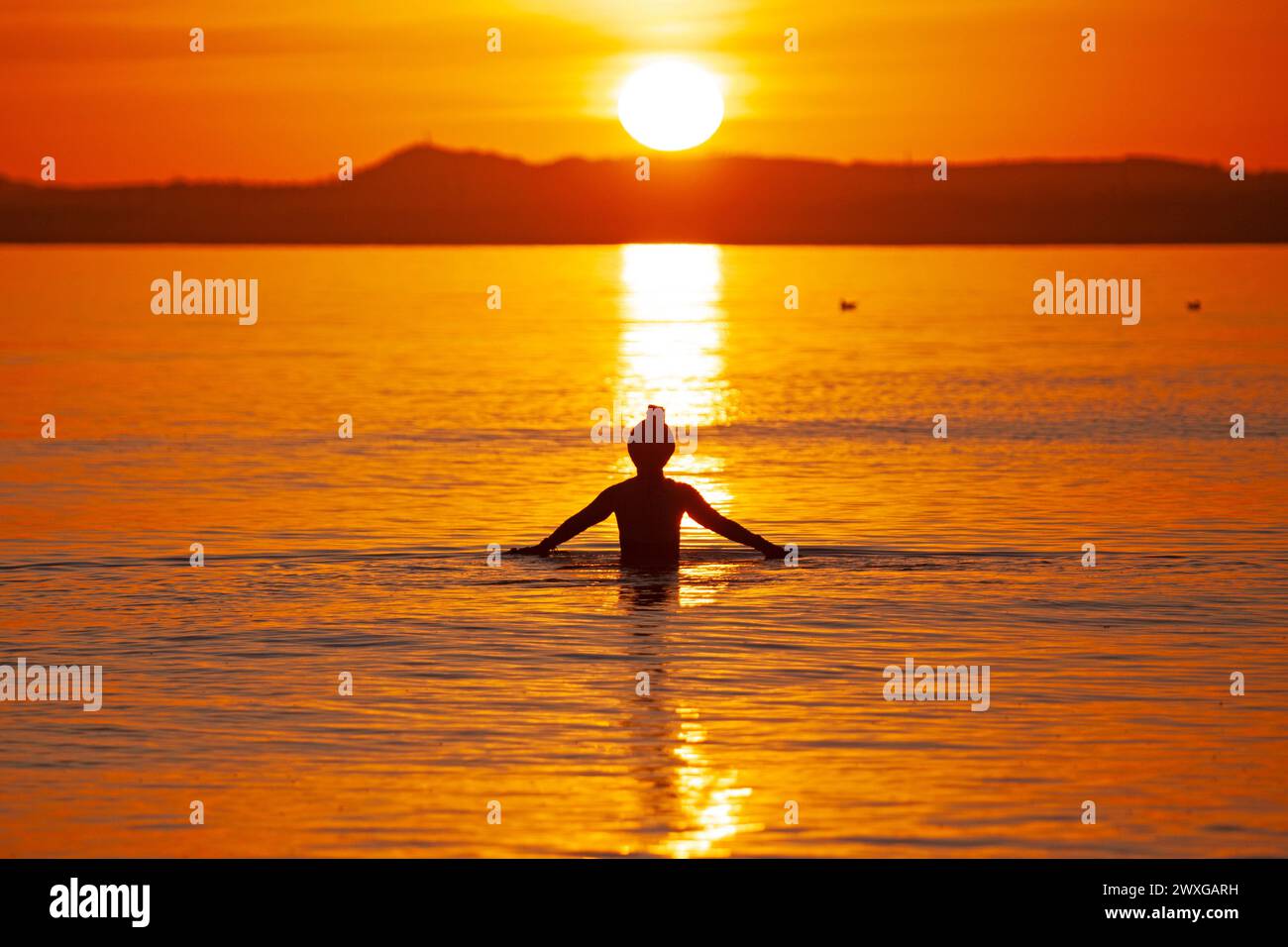 Portobello, Edinburgh, Scotland, UK. 31 March 2024. Stunning sunrise to ...