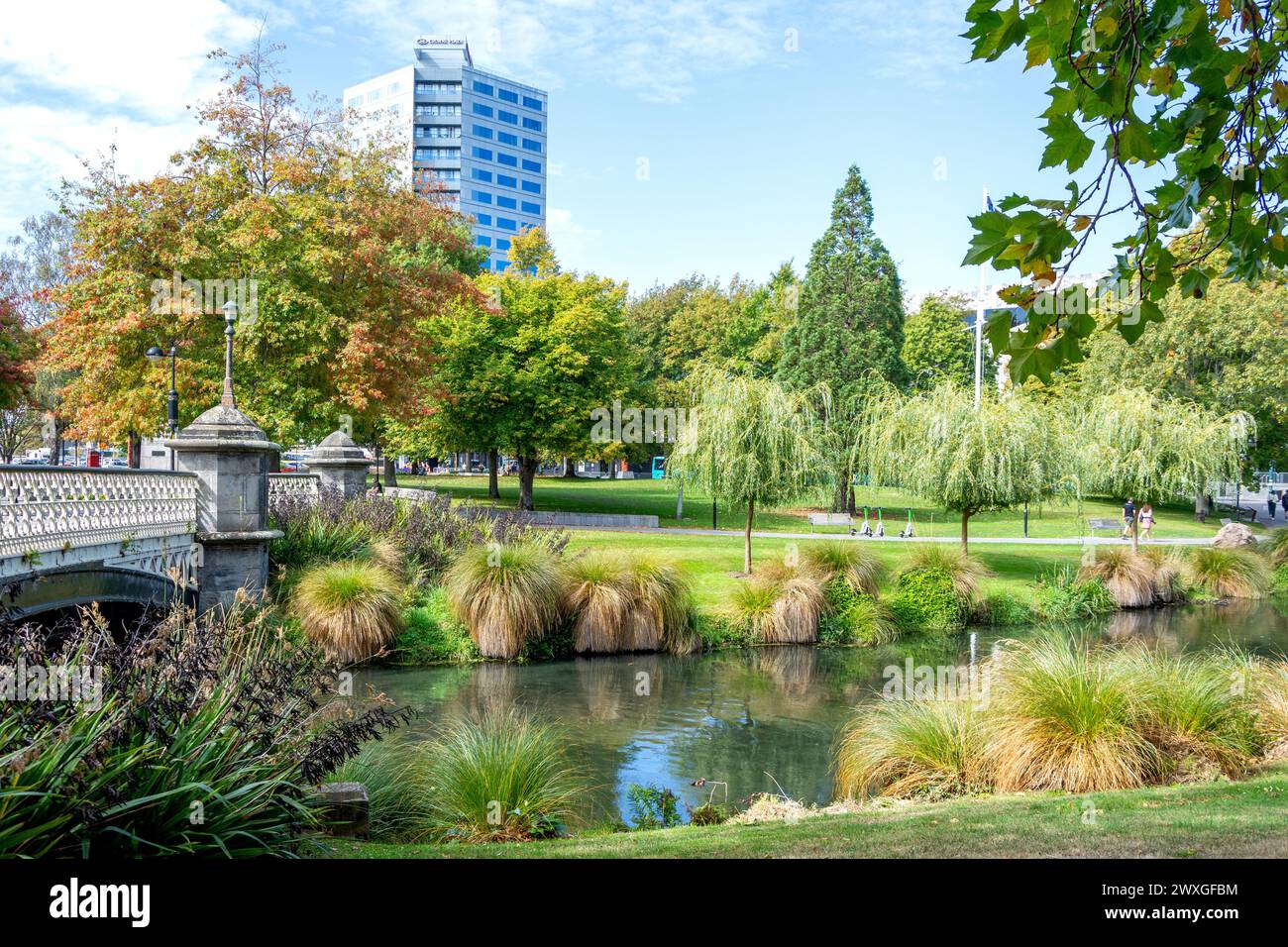 Victoria square across river avon christchurch riverbank city ci hi-res ...