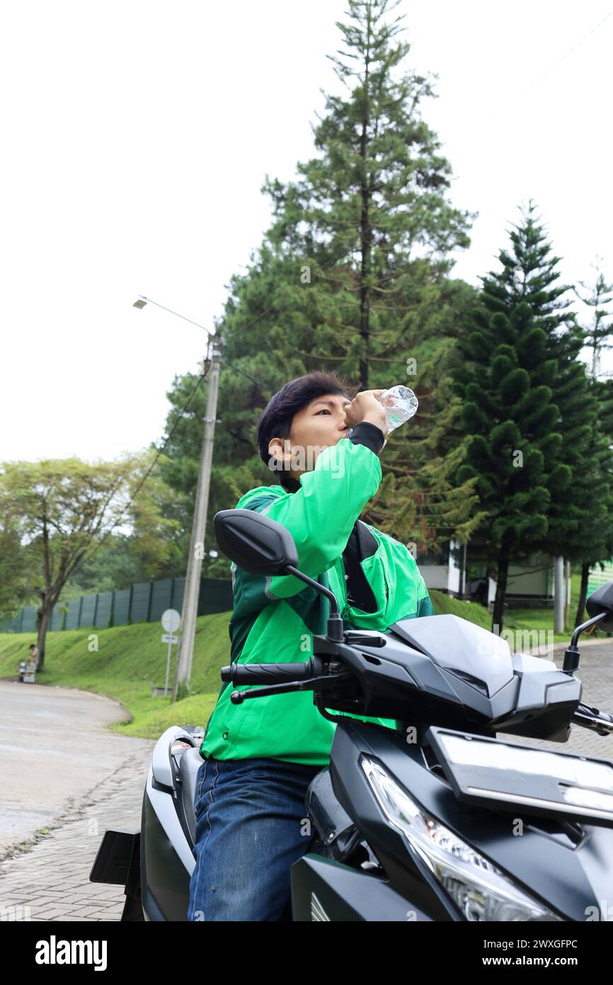 Asian Young Man Motorbike Driver with Online Driver Aplication Jacket ...