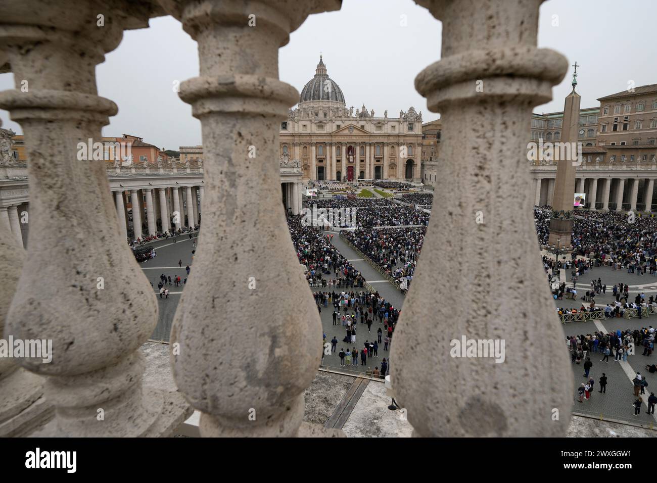 A view of St. Peter's Square at The Vatican during the Easter Sunday ...
