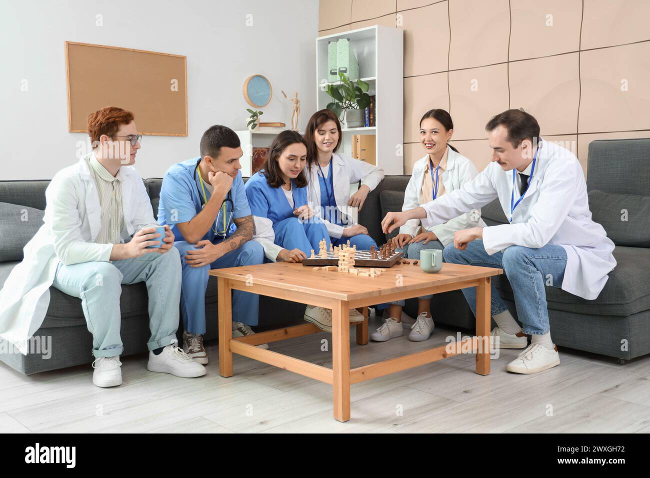 Team of doctors playing chess in hospital lounge Stock Photo - Alamy