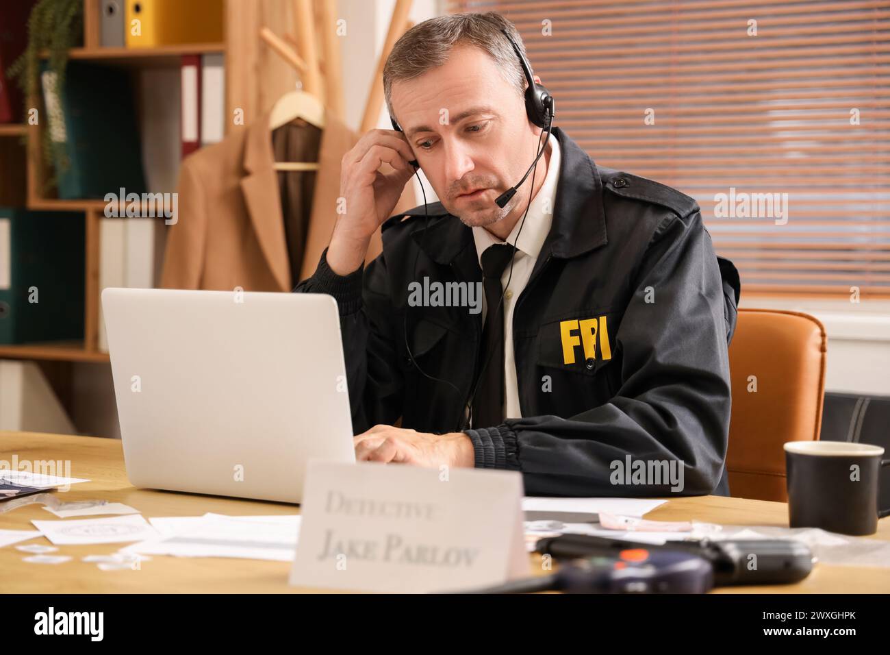 Fbi agent working hi-res stock photography and images - Alamy