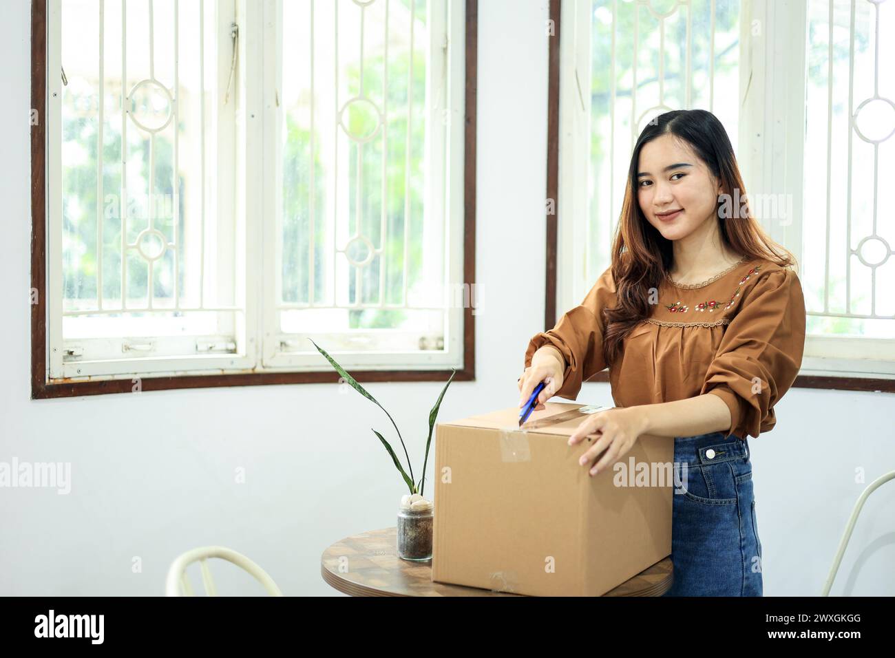 Receive unboxing hi-res stock photography and images - Alamy