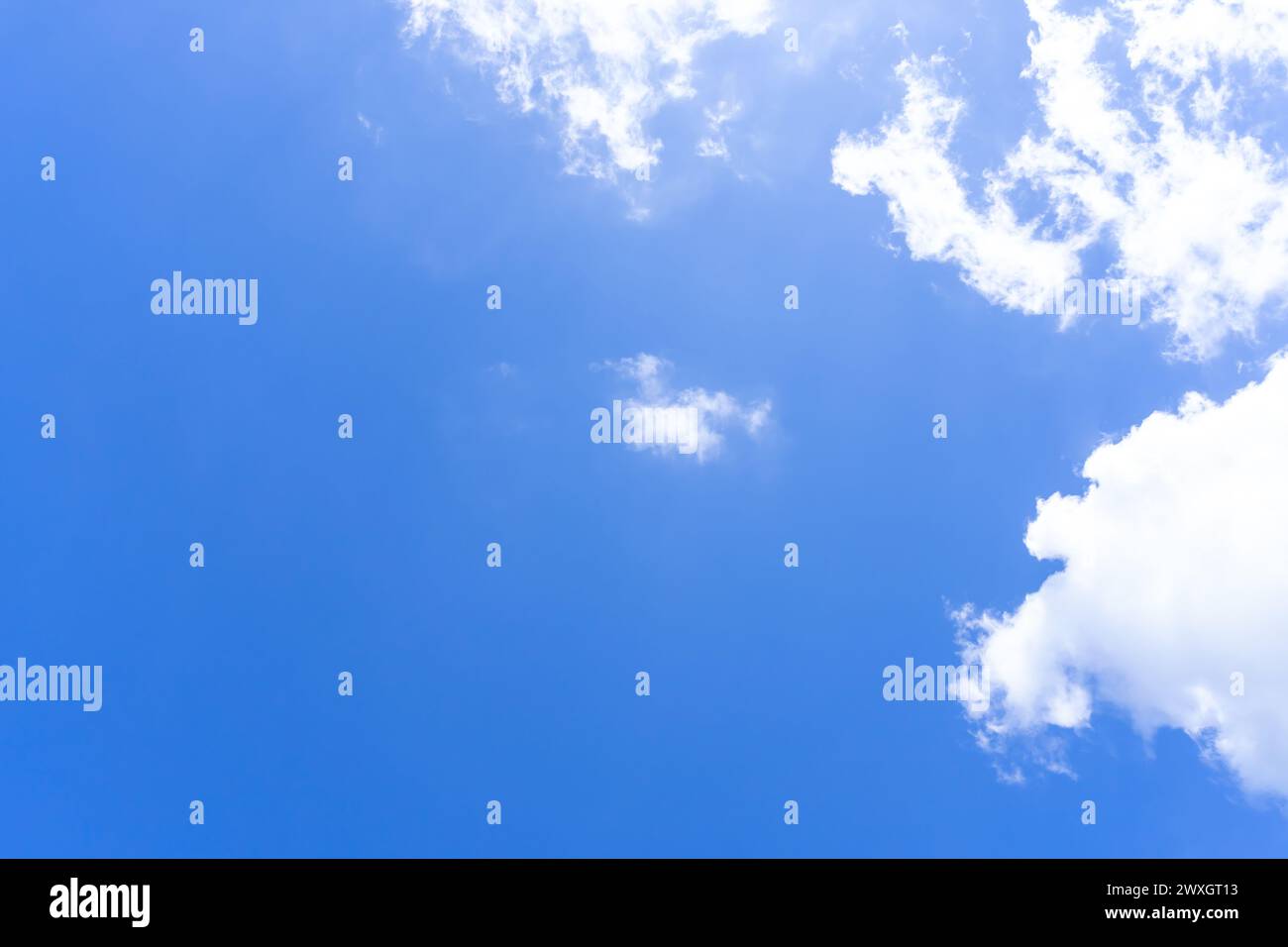 Blue sky texture hi-res stock photography and images - Alamy
