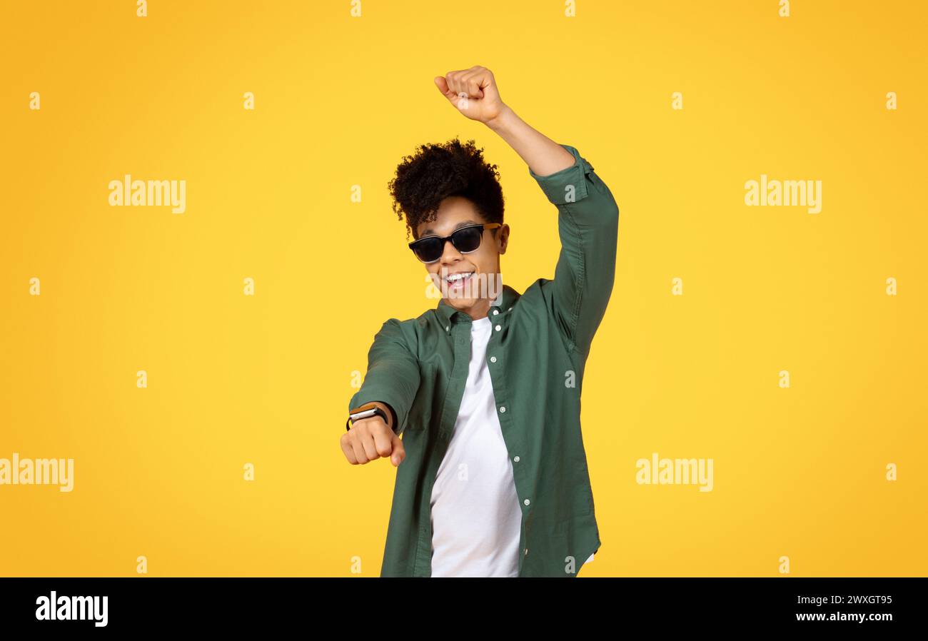 Cool young man with sunglasses dancing Stock Photo - Alamy
