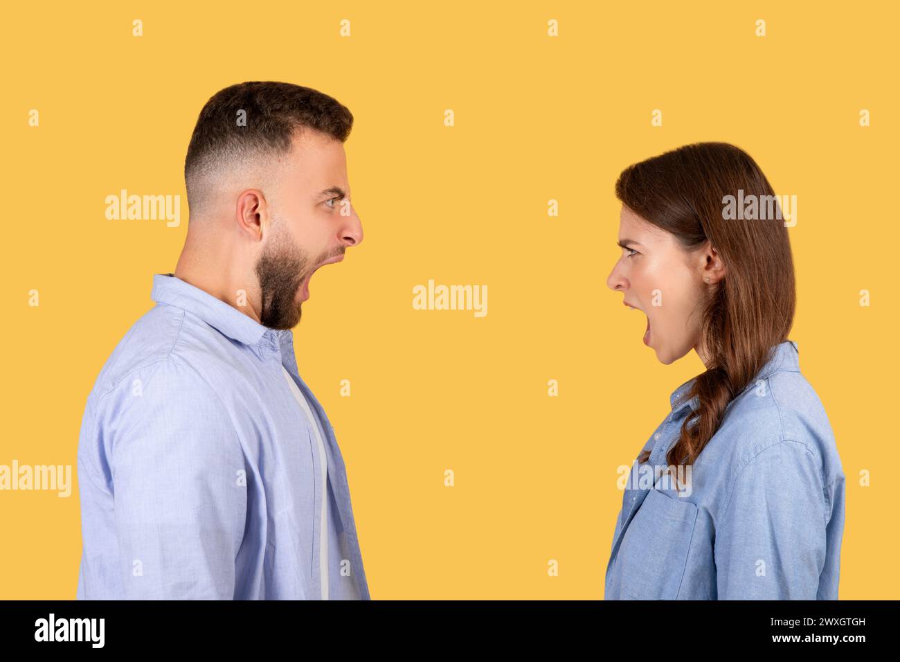 Concept screaming face to face profile hi-res stock photography and images - Alamy