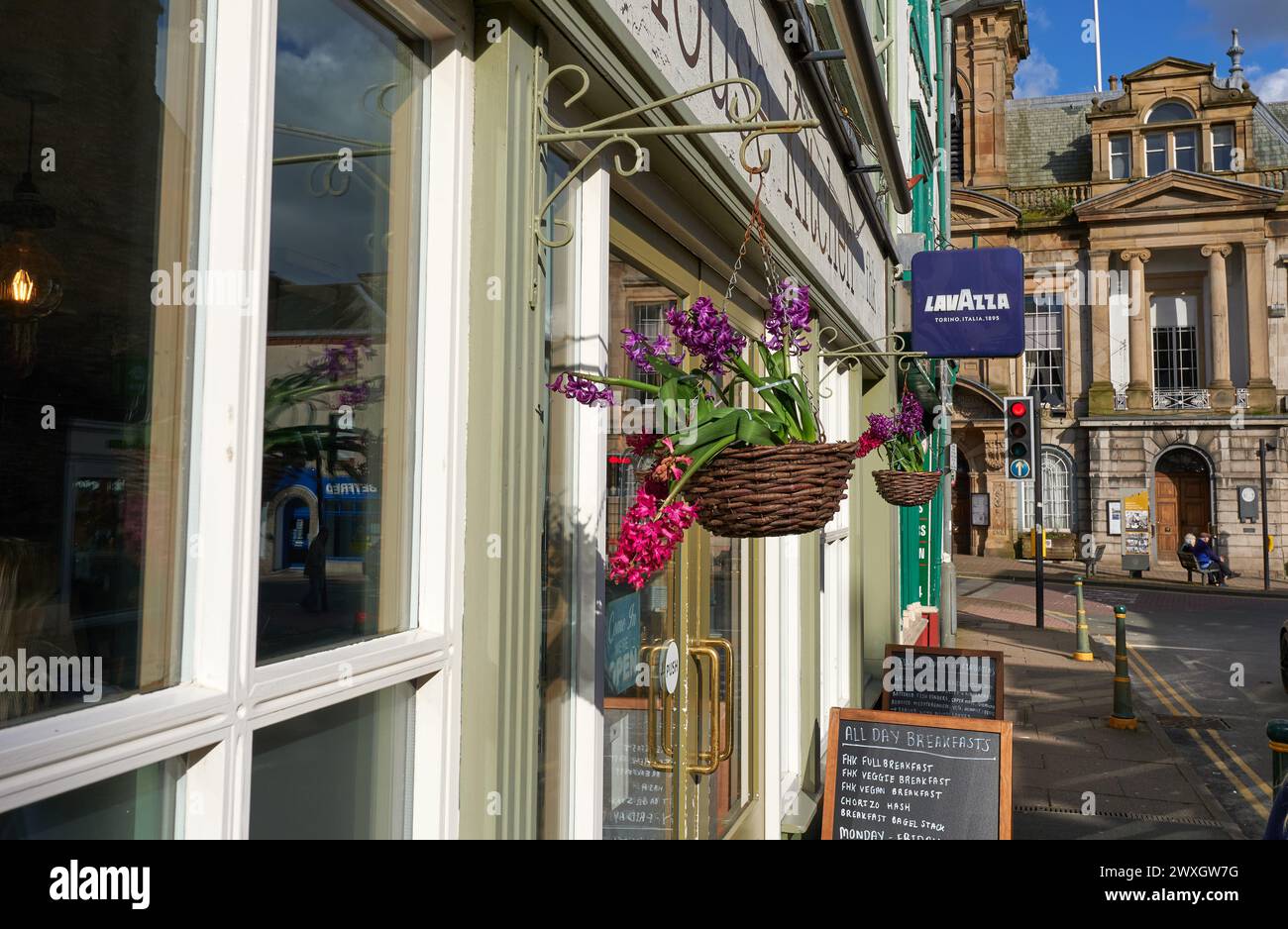 High street scene in Kendal, Cumbria, UK Stock Photo - Alamy