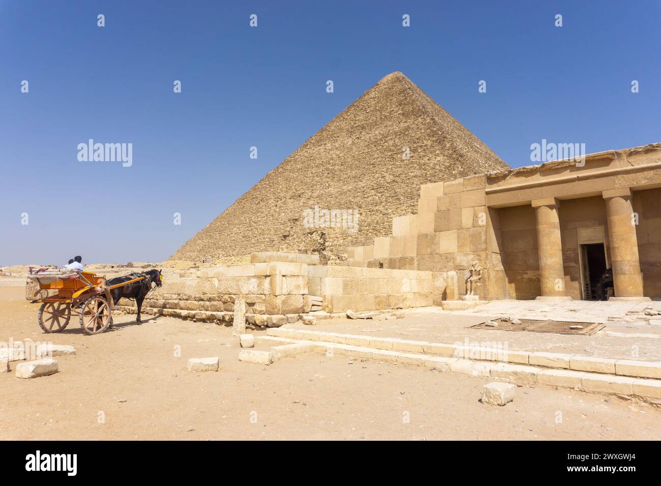 Entrance to the pyramid of Khufu, Giza pyramid complex, Cairo, Egypt ...