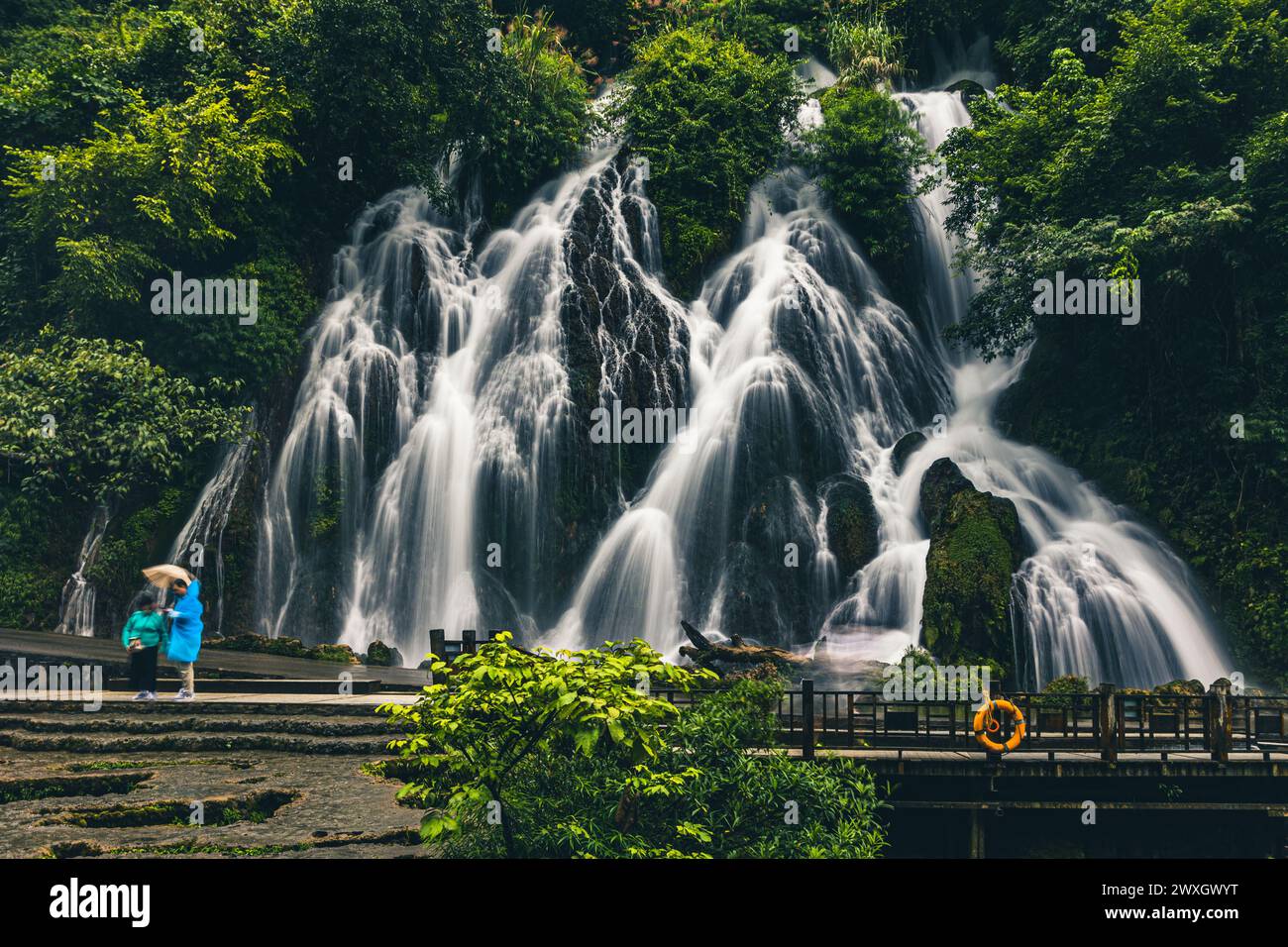 slow gate waterfall creek Stock Photo - Alamy