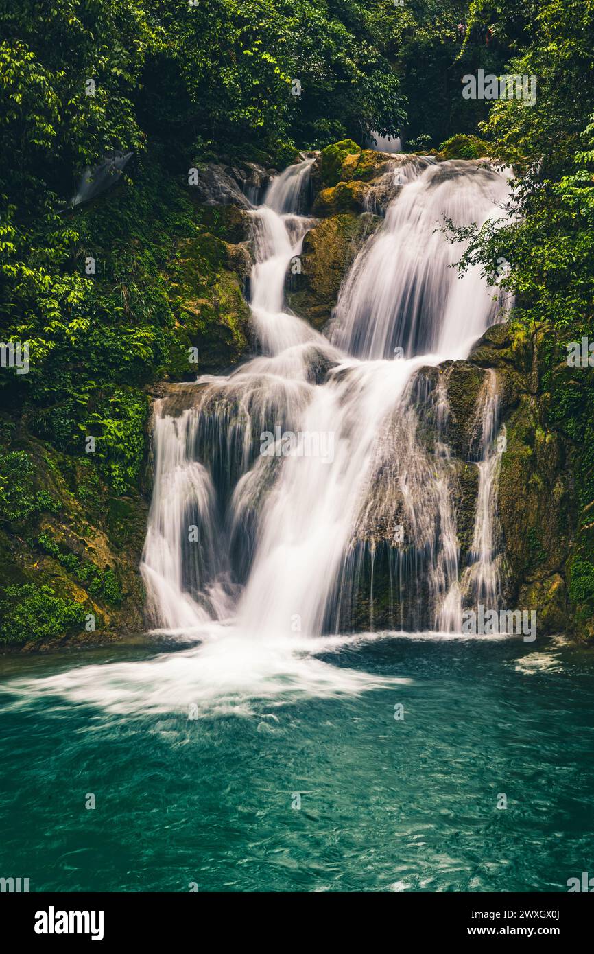 slow gate waterfall creek Stock Photo - Alamy
