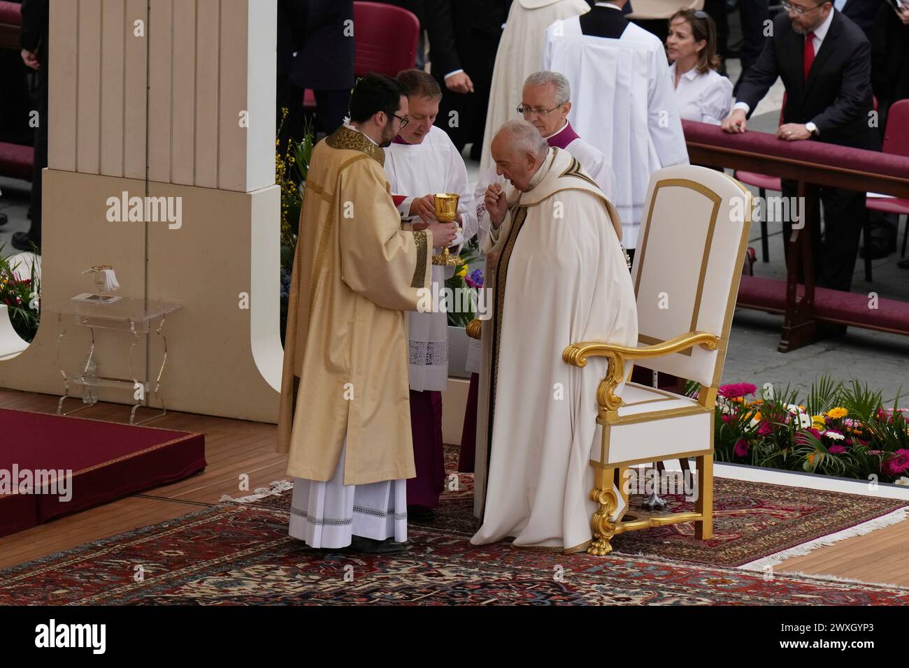 Pope Francis celebrates Easter mass in St. Peter's Square and bestows ...