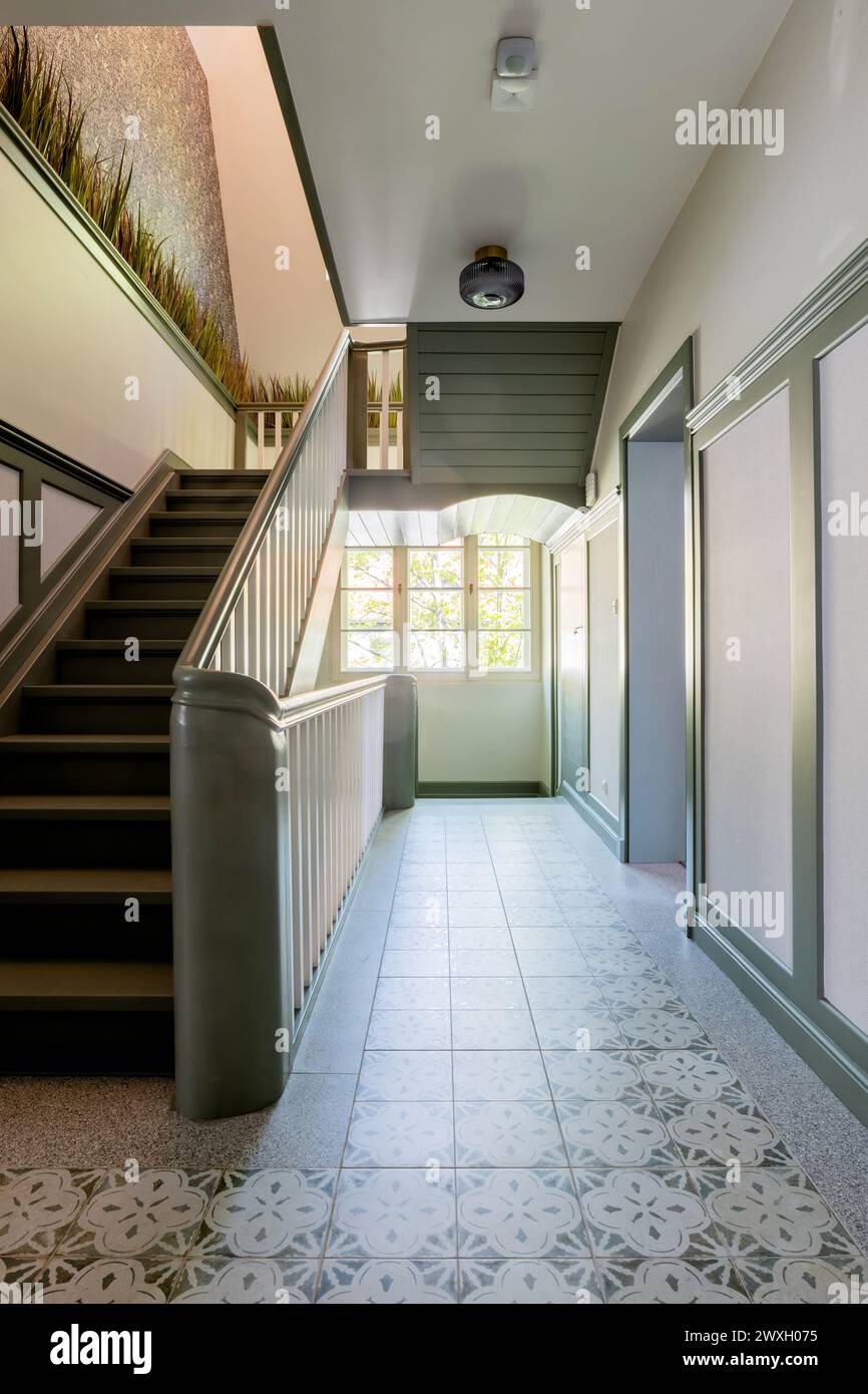 Exterior staircase to second floor hi-res stock photography and images ...