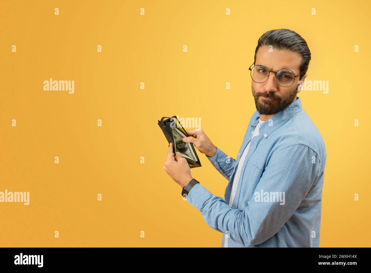 Man showing empty wallet, concerned look Stock Photo - Alamy Man showing empty wallet, concerned look Stock Photo - Alamy