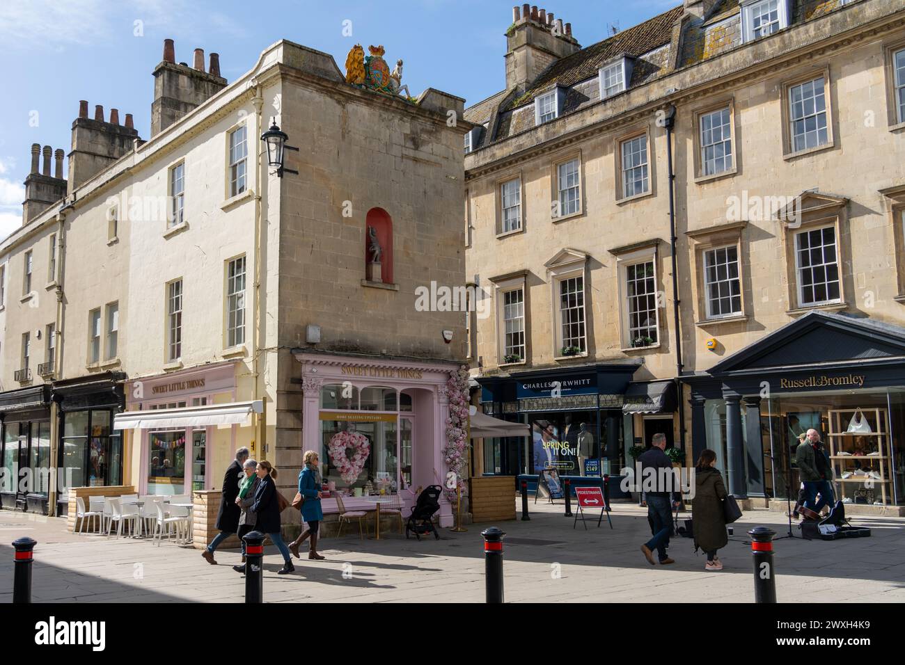 Bath stone limestone oolitic hi-res stock photography and images - Alamy