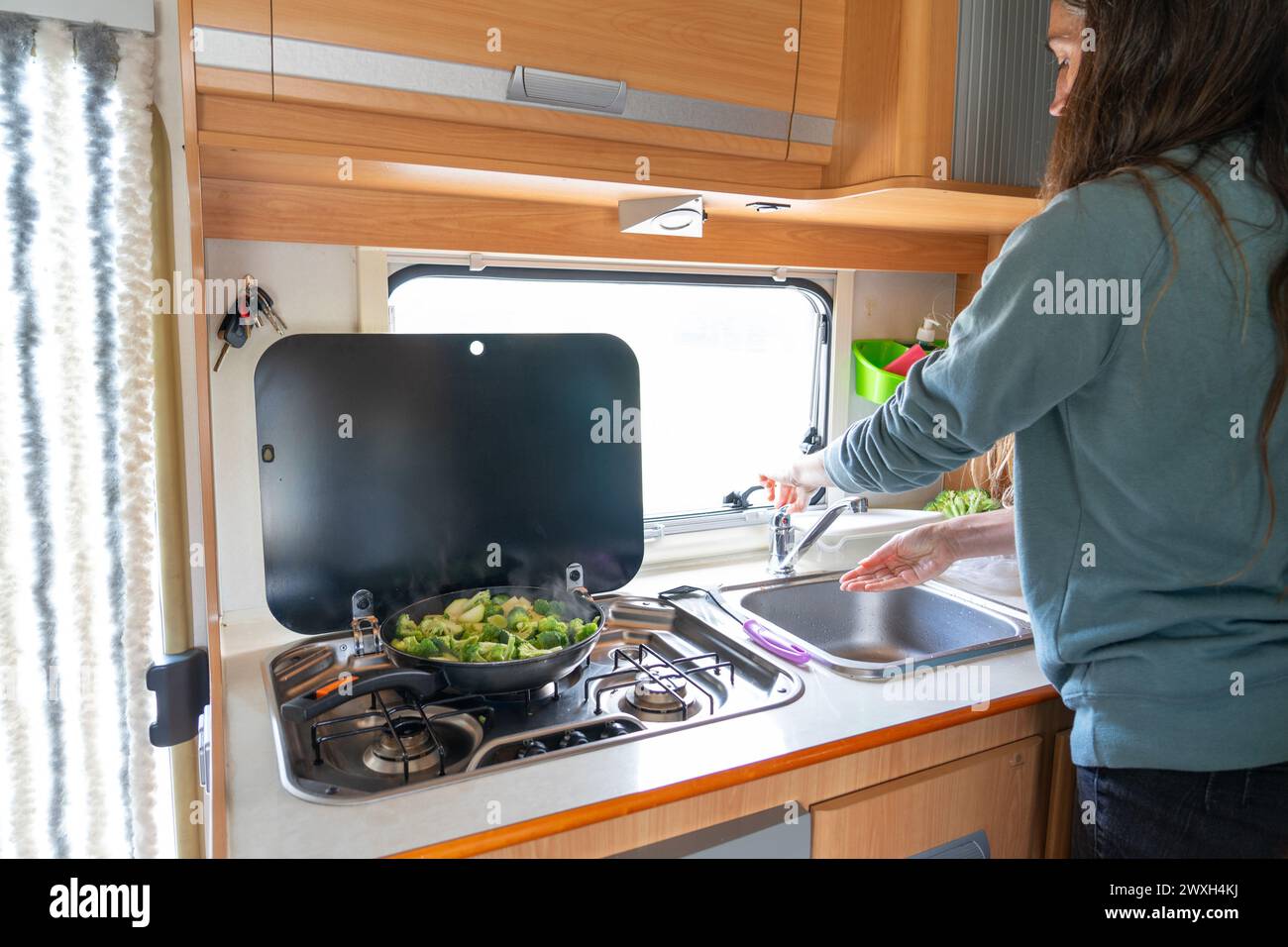 Motorhome cooking hi-res stock photography and images - Alamy