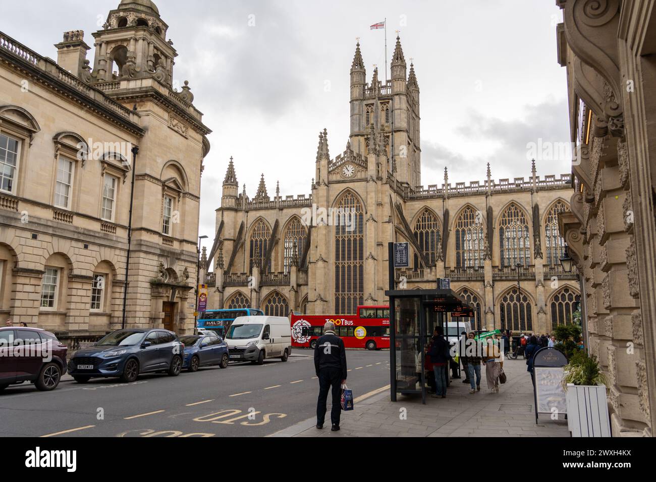 Street scene in the historic city of Bath, Somerset, UK, including ...