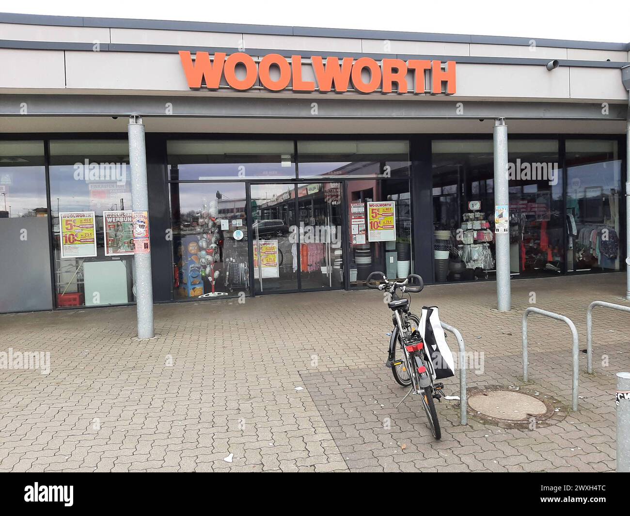 Woolworth deutschland hi-res stock photography and images - Alamy