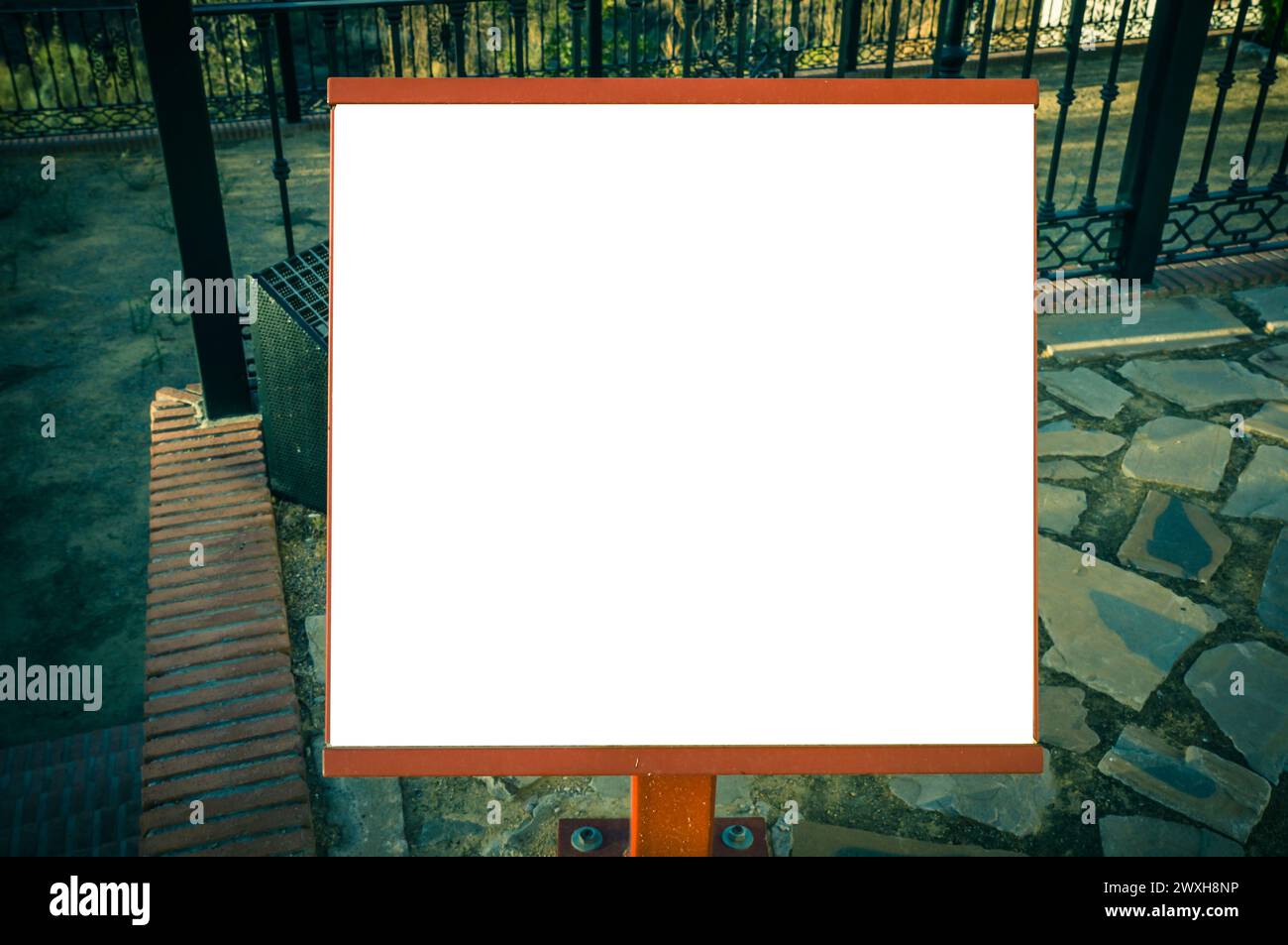 Empty red square sign hi-res stock photography and images - Alamy