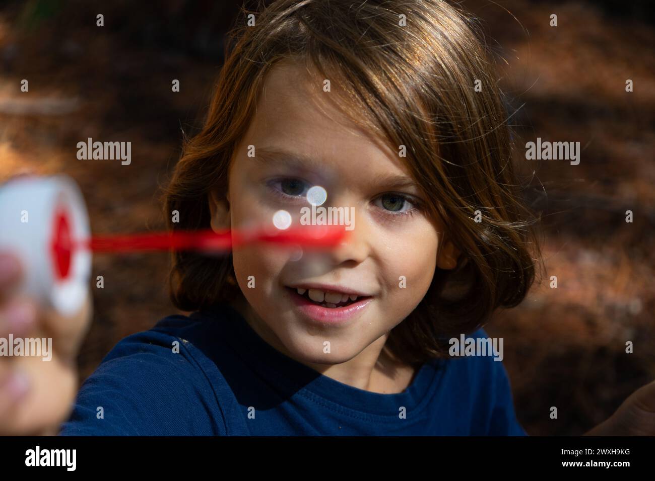 Child looking amazed nature hi-res stock photography and images - Alamy