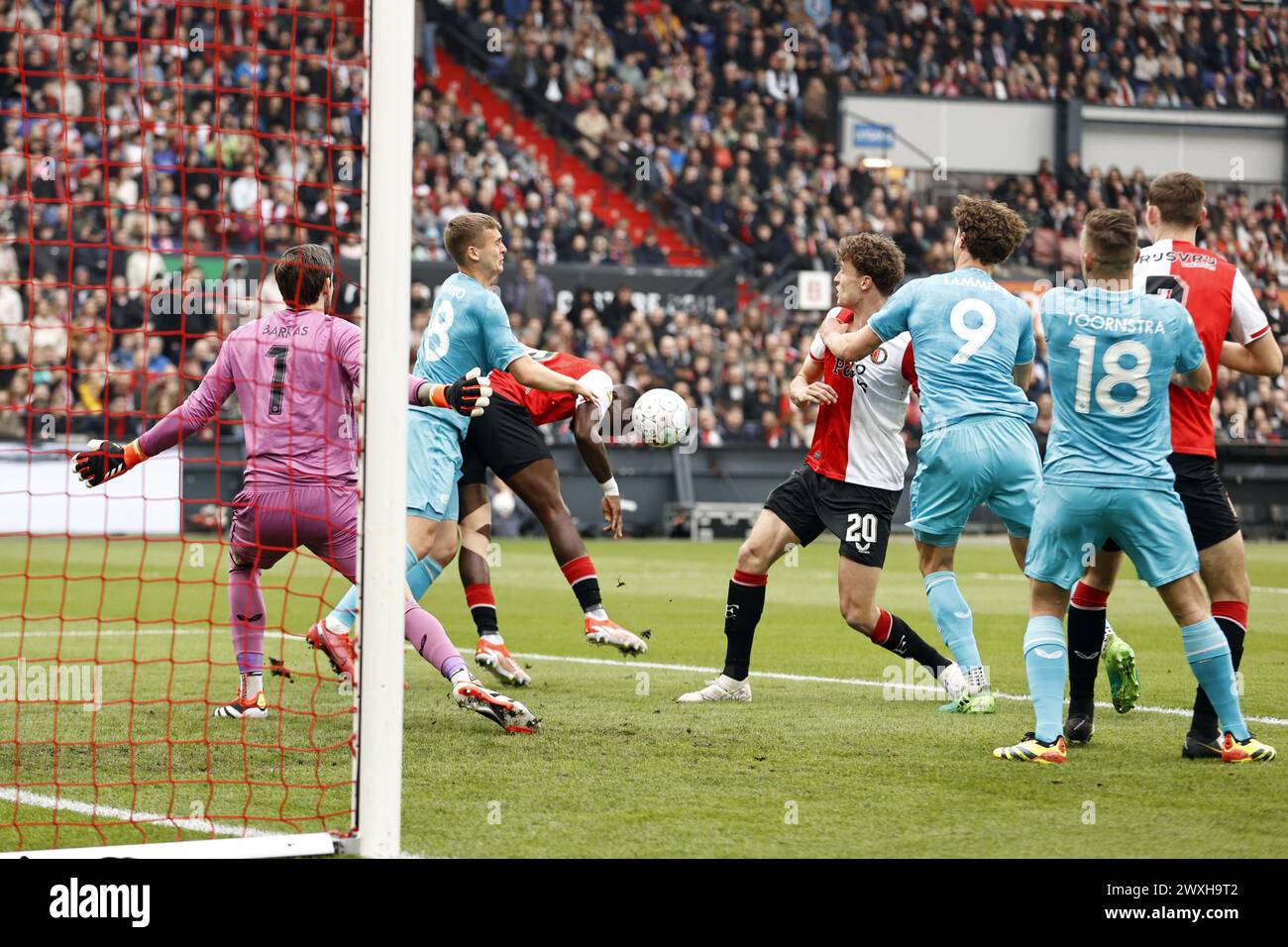 ROTTERDAM - (l-r) FC Utrecht goalkeeper Vasilis Barkas, Oscar Fraulo of FC Utrecht, Lutsharel ...