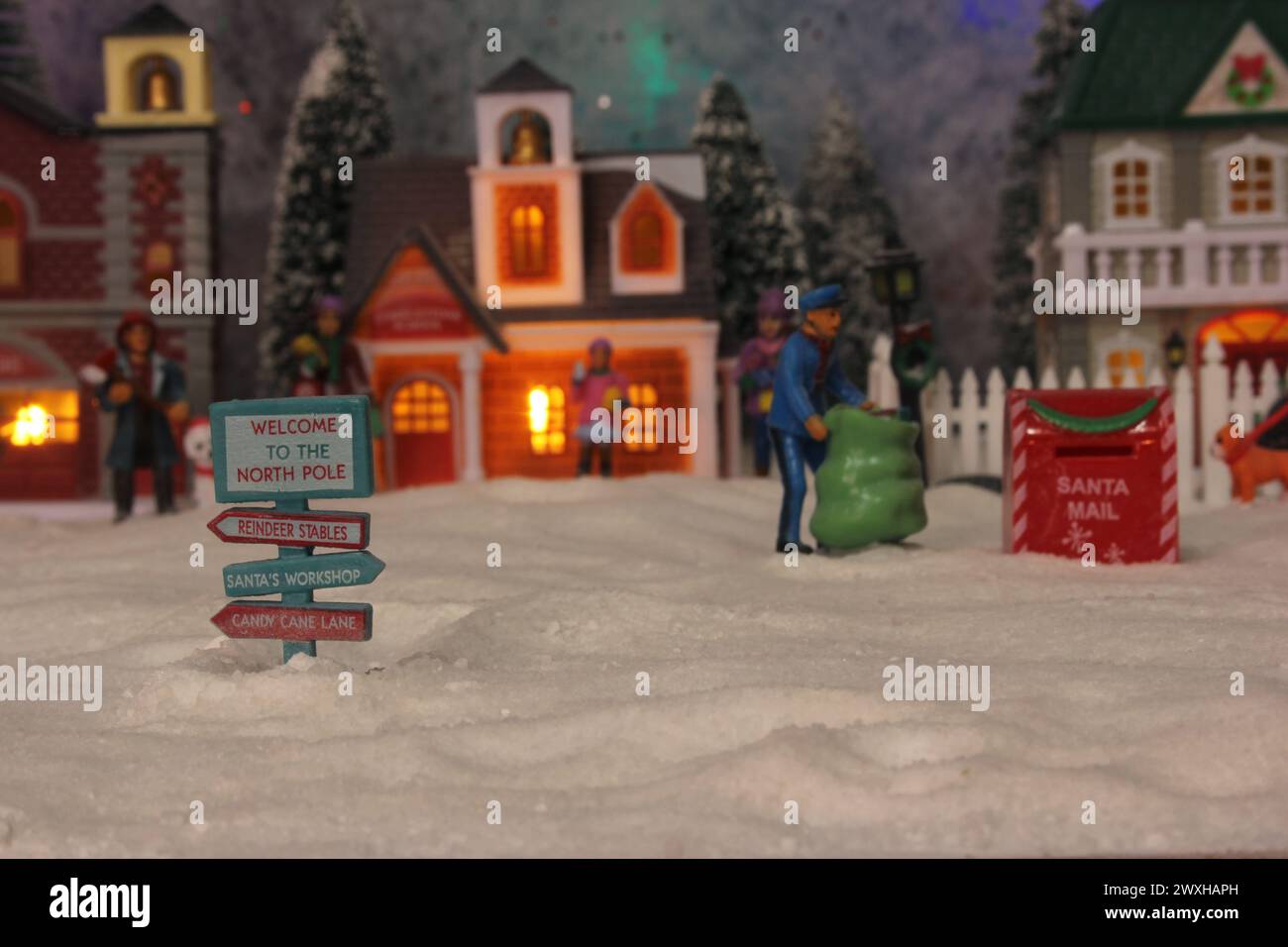 Miniature christmas lights hi-res stock photography and images - Alamy