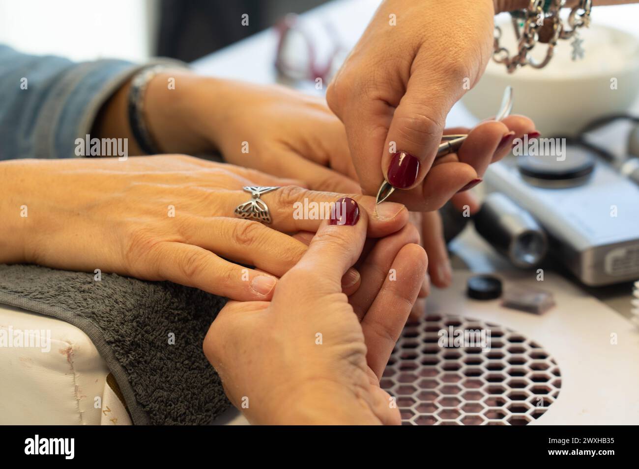 Fixed hands hi-res stock photography and images - Alamy