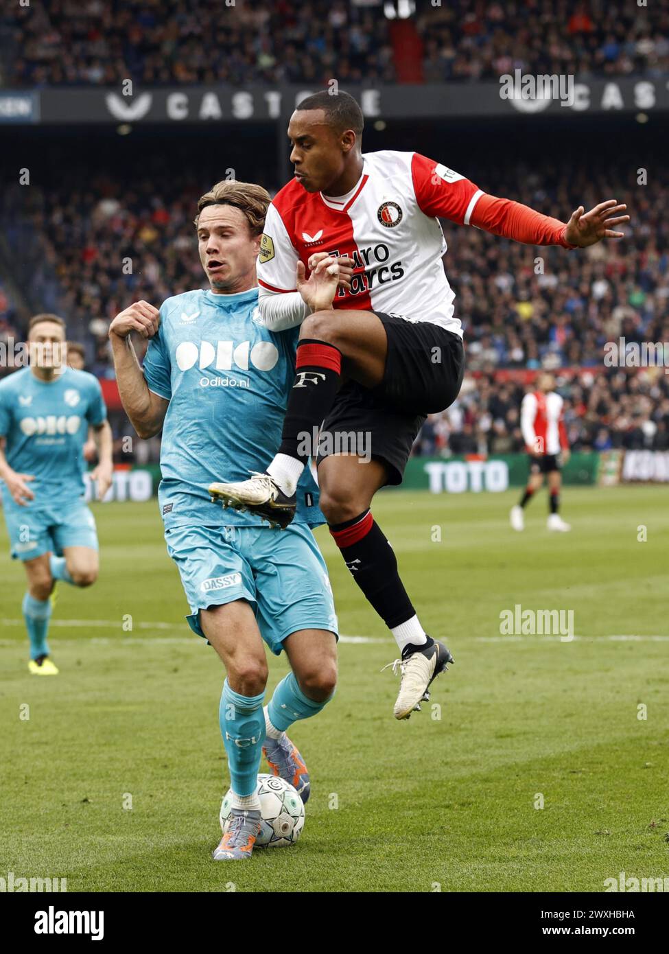ROTTERDAM - (l-r) Niklas Vesterlund of FC Utrecht, Igor Paixao of ...