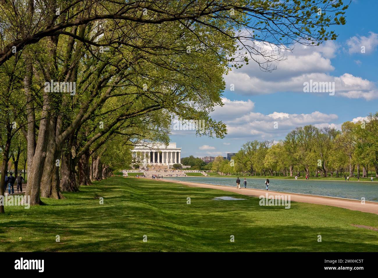 Reflecting pool memorial hi-res stock photography and images - Alamy
