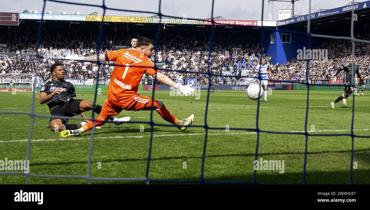 ZWOLLE - Chuba Akpom of Ajax, Goalkeeper Jasper Schendelaar with the 0 ...