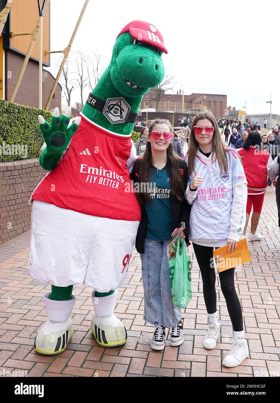 Arsenal fans pose for hi-res stock photography and images - Alamy