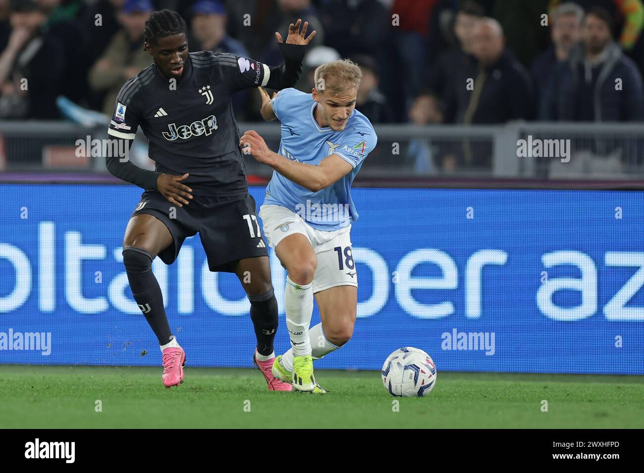Juventus' English forward Samuel Iling Junior challenges for the ball ...