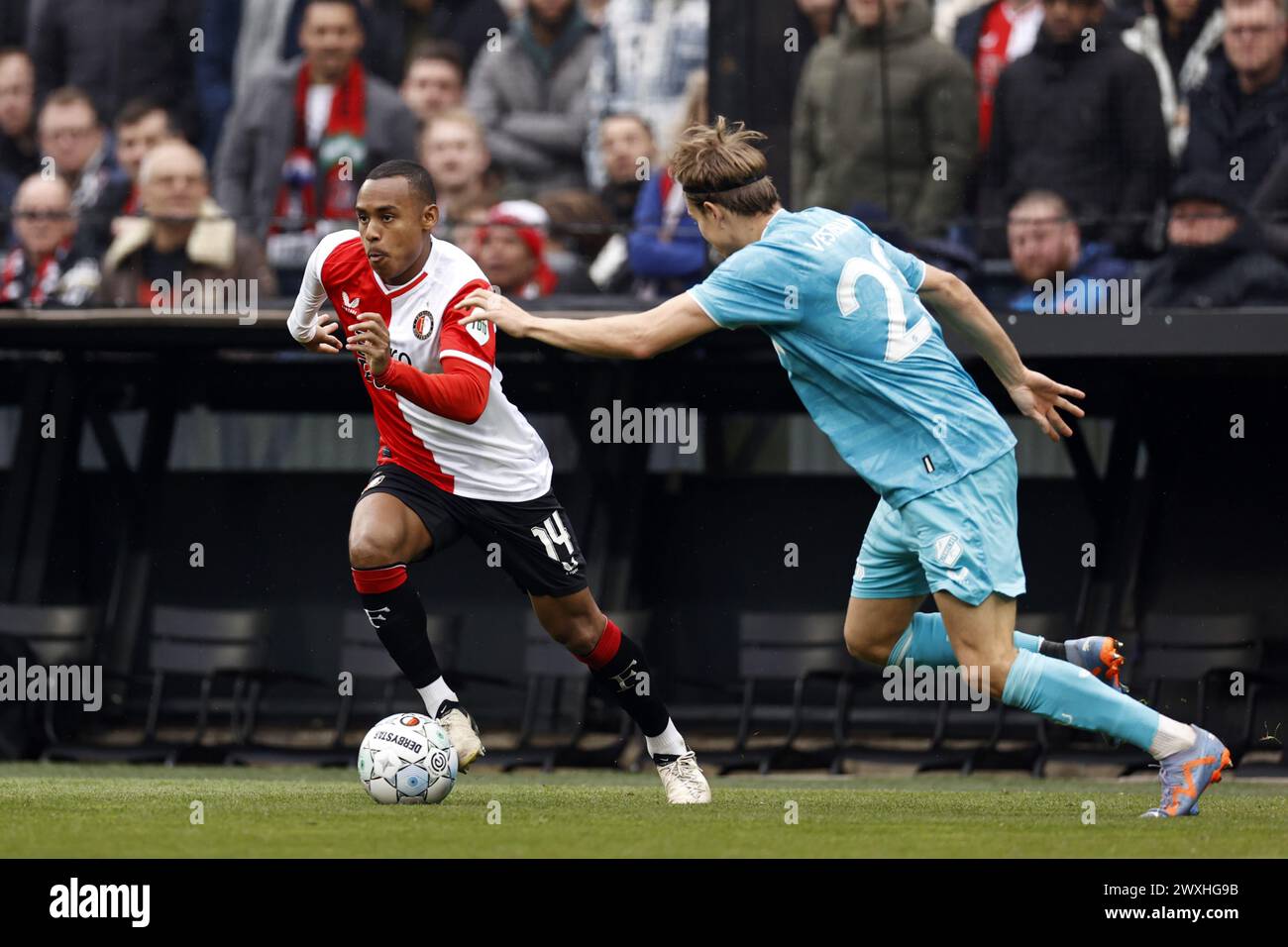 ROTTERDAM - (l-r) Igor Paixao of Feyenoord, Niklas Vesterlund of FC ...