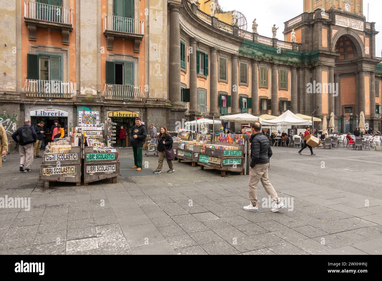 Bookstores napoli hi-res stock photography and images - Alamy