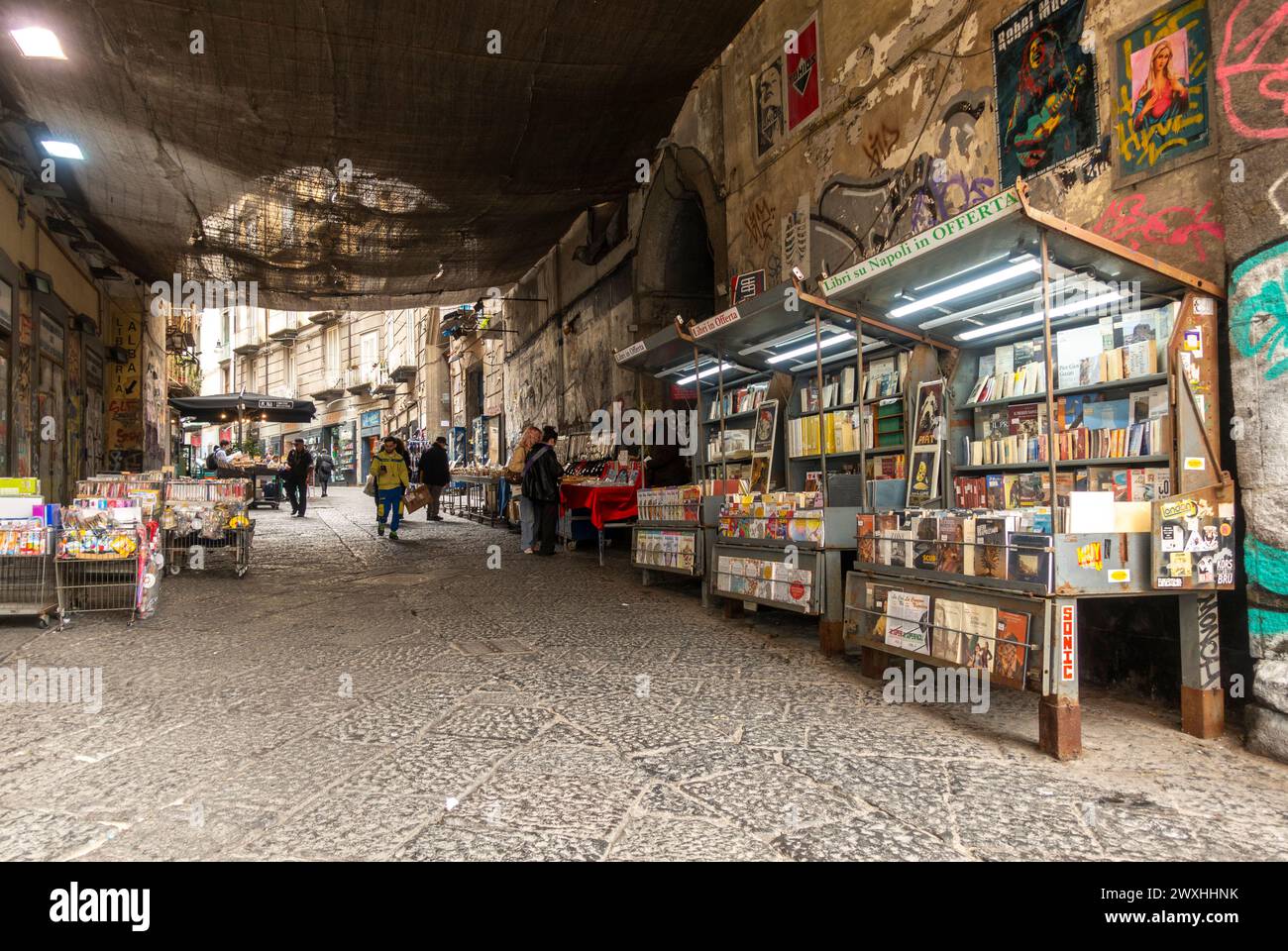 Bookstores naples hi-res stock photography and images - Alamy
